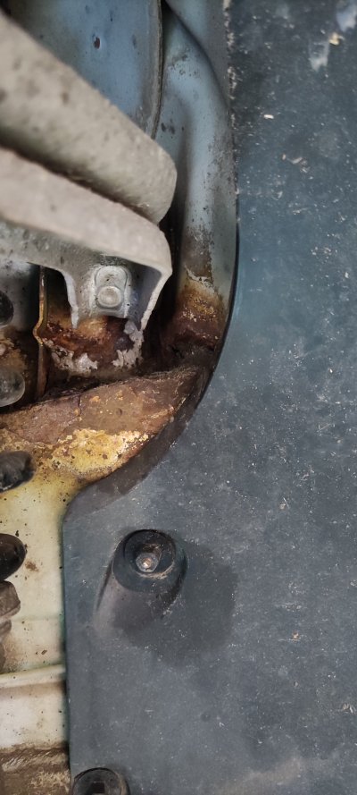 W211 upper wishbone mounting rust | Bodywork | MBClub UK - Bringing ...