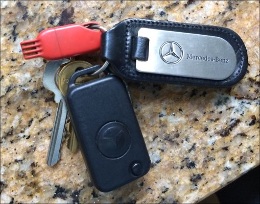 R129 SL facelift key fob with 2 small keys | Electronics and Audio ...