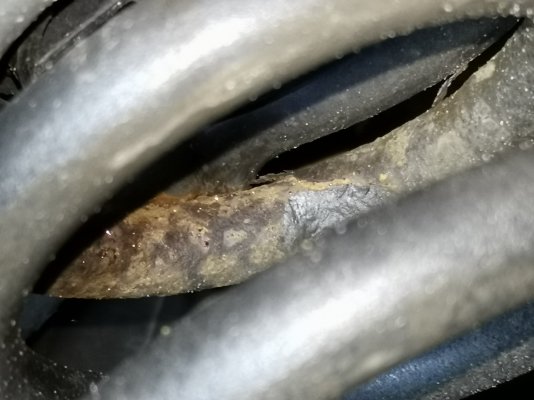 Corrosion on rear springs….failure imminent? | Wheels, Tyres, Brakes ...