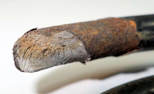 Corrosion on rear springs….failure imminent? | Wheels, Tyres, Brakes ...