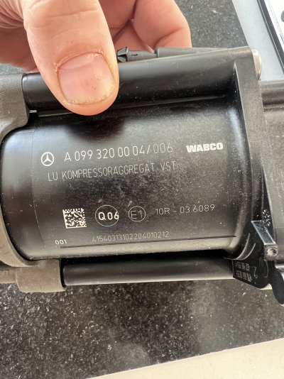 Mercedes Benz C-Class W205 Air Suspension Compressor with Bracket ...