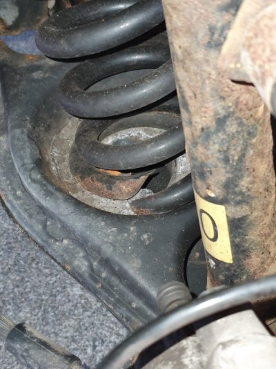 W212 Rear Coil Spring Snapped / Broke Replacement | Wheels, Tyres ...