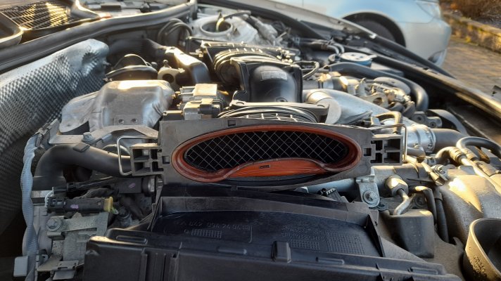 W221 OM642 14B100 hot air mass sensor plausibility | Engine | MBClub UK ...