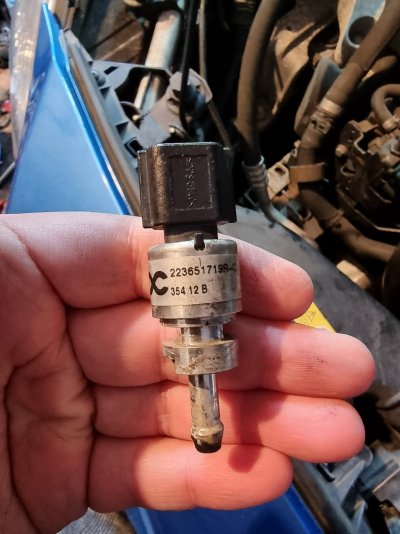 Back pressure sensor Location A180 1.5D 2013 Bluemotion | Engine ...