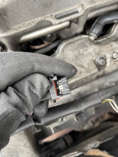 HOW TO: Change M113/K Ignition Coil electrical connector plugs | HOWTO ...