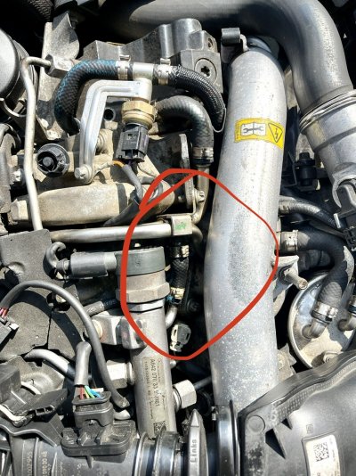 Yet another OM642 fuel/diesel leak... can you identify this tiny hose ...